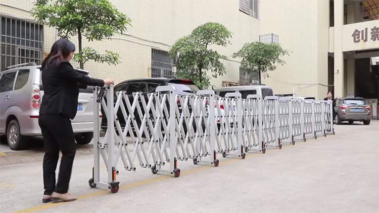 Custom Municipal Collapsible Pedestrian Barricades